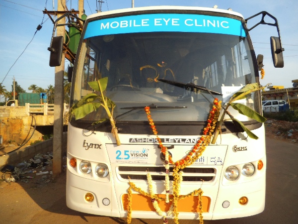 Essilor Launches Mobile Refraction Van In Association With Drishti Eye ...